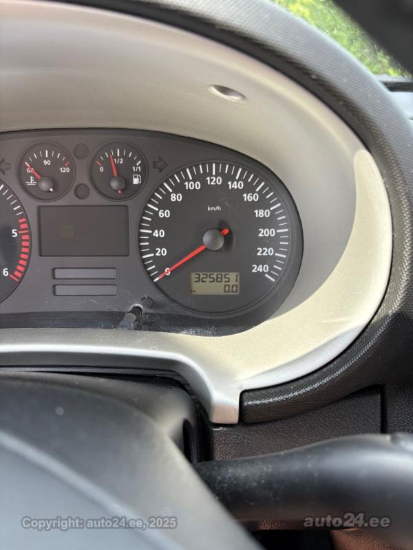 Grey SEAT Leon 2005 in Tartu, with an engine capacity of 0.00 L and mileage of 327 thousand km for 1900 €, photo 11 on AUTOMOTO.COM.LV