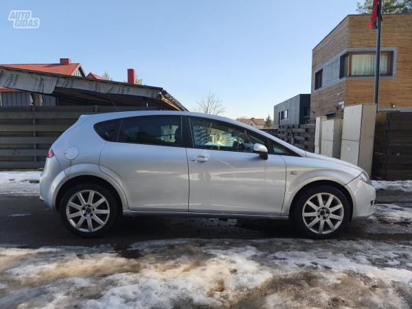 Pelēks SEAT Leon 2005 Viļņa, ar dzinēja tilpumu 2.00 L un nobraukumu 311 tūkst. km par 950 €, foto 4 vietnē AUTOMOTO.COM.LV