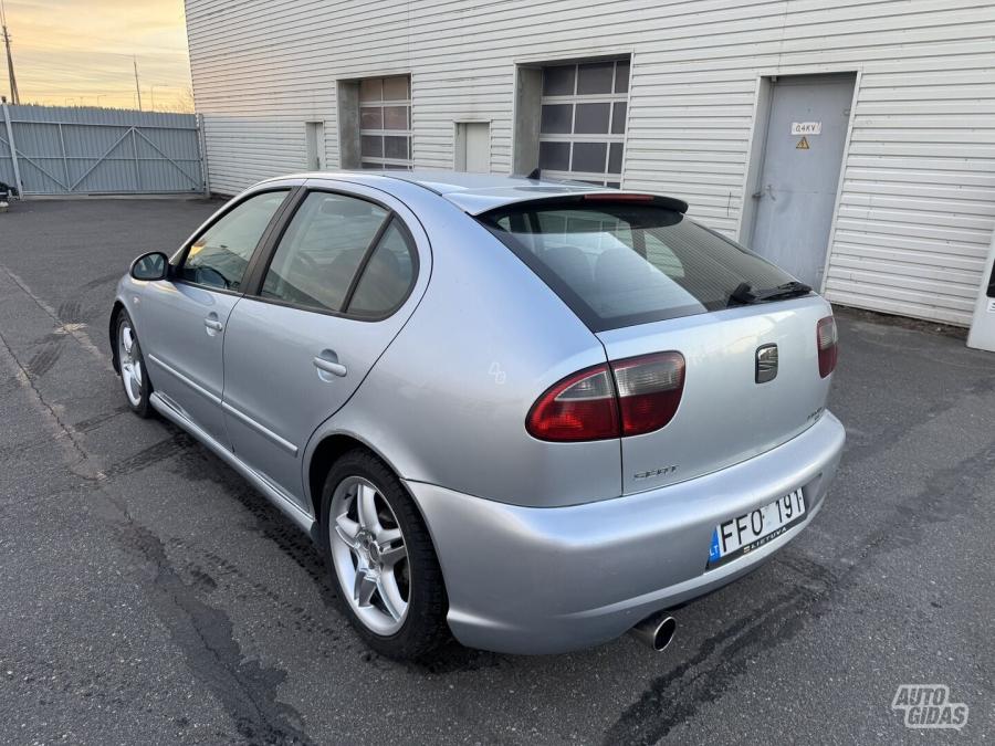 Pelēks SEAT Leon 2005 Viļņa, ar dzinēja tilpumu 1.90 L un nobraukumu 311 tūkst. km par 3000 €, foto 4 vietnē AUTOMOTO.COM.LV