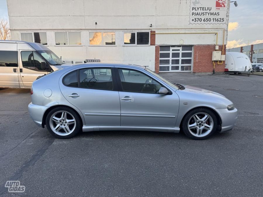 Pelēks SEAT Leon 2005 Viļņa, ar dzinēja tilpumu 1.90 L un nobraukumu 311 tūkst. km par 3000 €, foto 7 vietnē AUTOMOTO.COM.LV