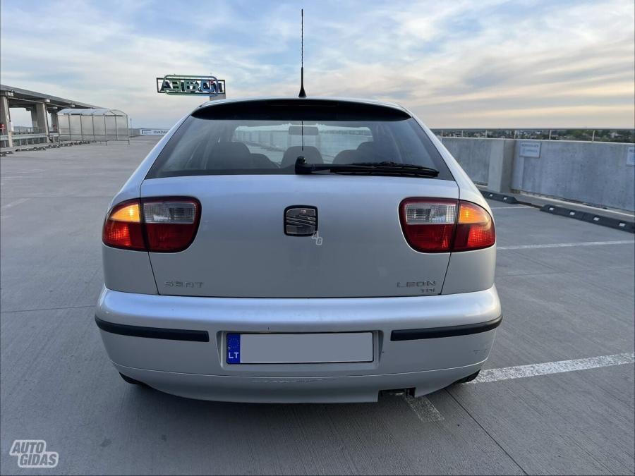 Pelēks SEAT Leon 2005 Viļņa, ar dzinēja tilpumu 1.90 L un nobraukumu 387 tūkst. km par 1550 €, foto 5 vietnē AUTOMOTO.COM.LV