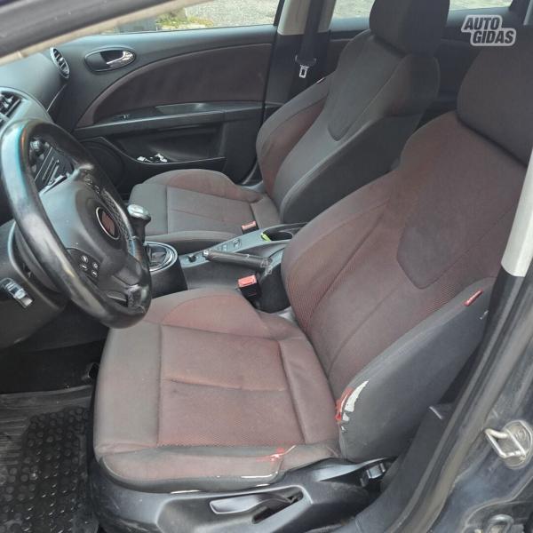 SEAT Leon 2005 Panevēža vietnē Pelēks SEAT Leon 2005 Panevēža, ar dzinēja tilpumu 2.00 L un nobraukumu 195 tūkst. km par 1250 €, foto 6 vietnē AUTOMOTO.COM.LV