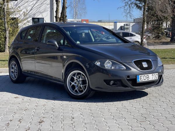 Grey SEAT Leon 2006 in Siauliai, with an engine capacity of 1.90 L and mileage of 3 thousand km for 1250 €, photo 3 on AUTOMOTO.COM.LV