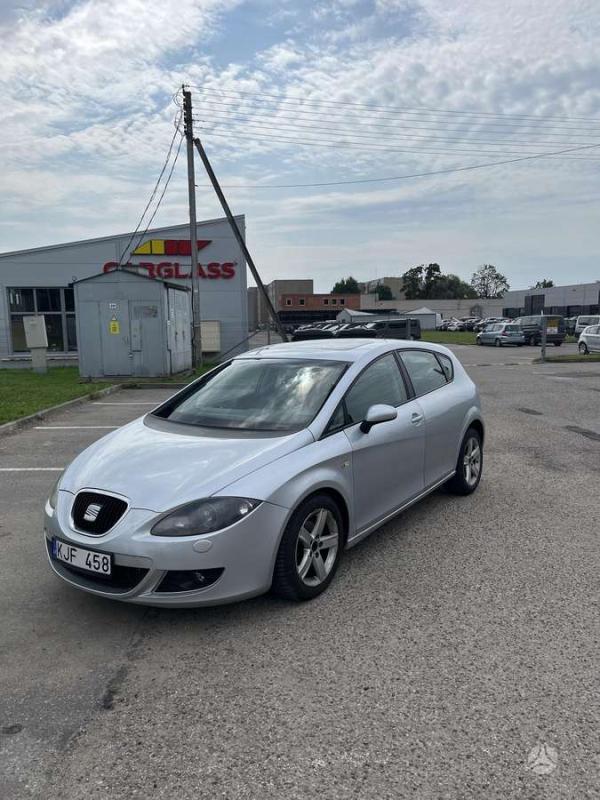 Grey SEAT Leon 2006 in Jonava, with an engine capacity of 1.97 L and mileage of 305 thousand km for 1250 €, photo 1 on AUTOMOTO.COM.LV