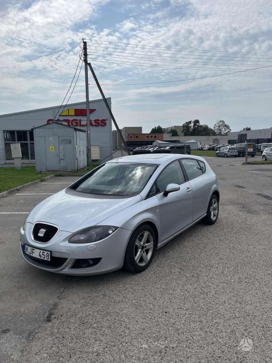 Grey SEAT Leon 2006 in Jonava, with an engine capacity of 1.97 L and mileage of 305 thousand km for 1250 €, photo 1 on AUTOMOTO.COM.LV