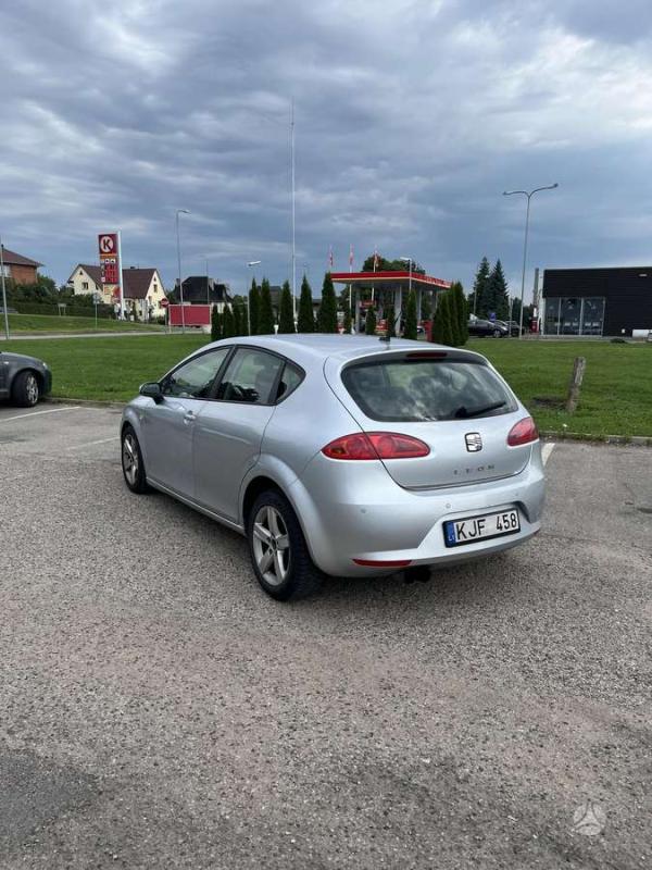 Grey SEAT Leon 2006 in Jonava, with an engine capacity of 1.97 L and mileage of 305 thousand km for 1250 €, photo 4 on AUTOMOTO.COM.LV
