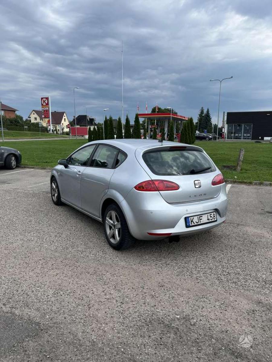Grey SEAT Leon 2006 in Jonava, with an engine capacity of 1.97 L and mileage of 305 thousand km for 1250 €, photo 5 on AUTOMOTO.COM.LV
