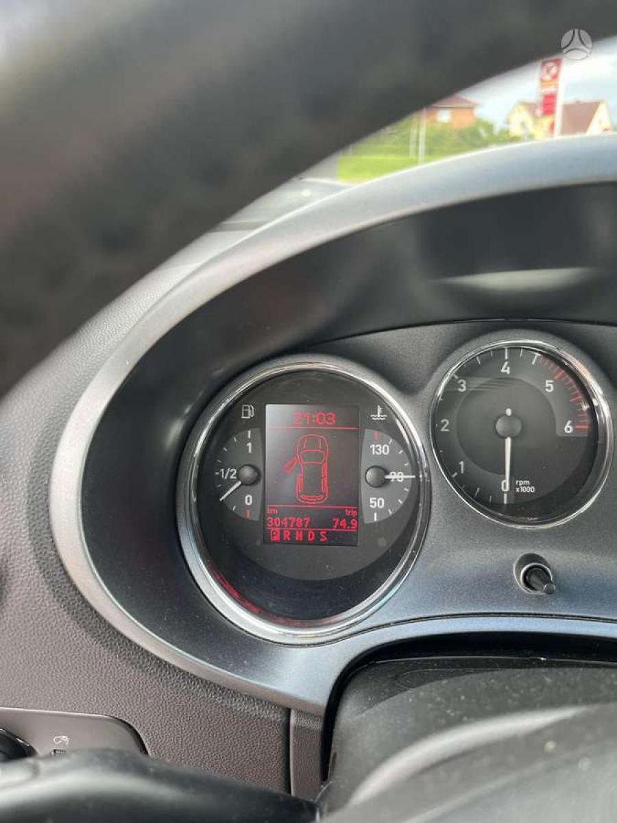 Grey SEAT Leon 2006 in Jonava, with an engine capacity of 1.97 L and mileage of 305 thousand km for 1250 €, photo 7 on AUTOMOTO.COM.LV