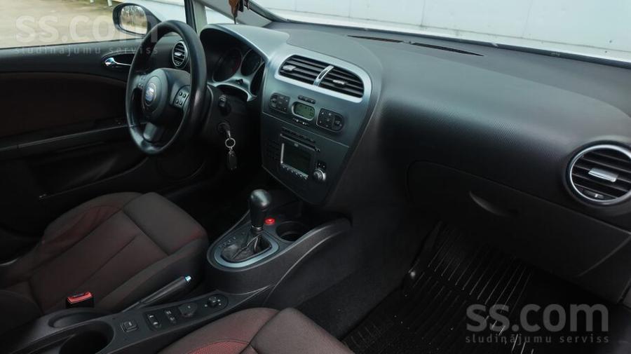 Grey SEAT Leon 2006 in Jelgava, with an engine capacity of 2.00 L and mileage of 340 thousand km for 4000 €, photo 9 on AUTOMOTO.COM.LV