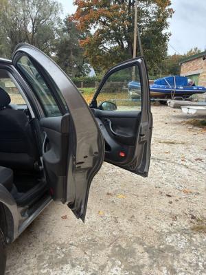 Pelēks SEAT Leon 2006 Rīga, ar dzinēja tilpumu 1.90 L un nobraukumu 271 tūkst. km par 2850 €, foto 15 vietnē AUTOMOTO.COM.LV
