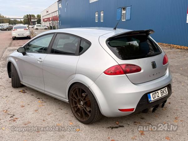 Pelēks SEAT Leon 2006 Tallina, ar dzinēja tilpumu 2.00 L un nobraukumu 31 tūkst. km par 2650 €, foto 4 vietnē AUTOMOTO.COM.LV