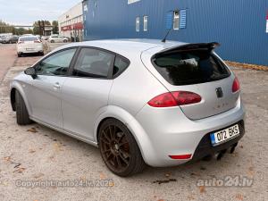 Pelēks SEAT Leon 2006 Tallina, ar dzinēja tilpumu 2.00 L un nobraukumu 31 tūkst. km par 2650 €, foto 4 vietnē AUTOMOTO.COM.LV