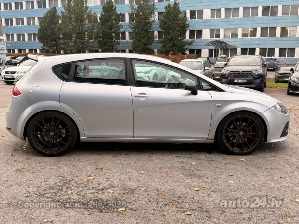 Pelēks SEAT Leon 2006 Tallina, ar dzinēja tilpumu 2.00 L un nobraukumu 31 tūkst. km par 2650 €, foto 7 vietnē AUTOMOTO.COM.LV