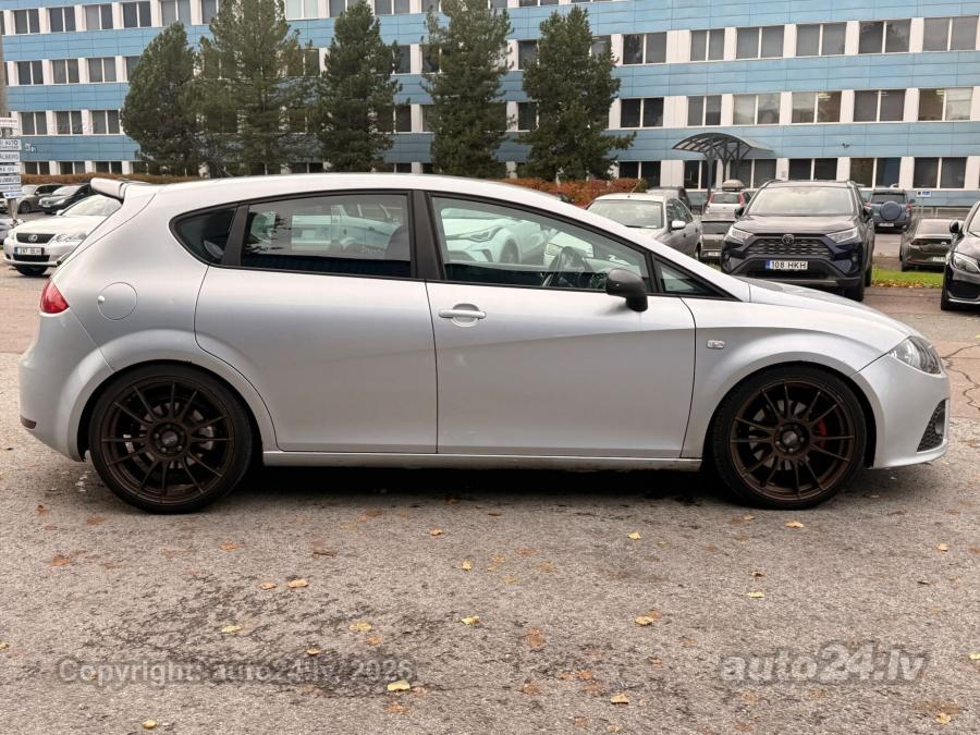 Pelēks SEAT Leon 2006 Tallina, ar dzinēja tilpumu 2.00 L un nobraukumu 31 tūkst. km par 2650 €, foto 7 vietnē AUTOMOTO.COM.LV
