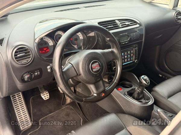 Pelēks SEAT Leon 2006 Tallina, ar dzinēja tilpumu 2.00 L un nobraukumu 31 tūkst. km par 2650 €, foto 10 vietnē AUTOMOTO.COM.LV