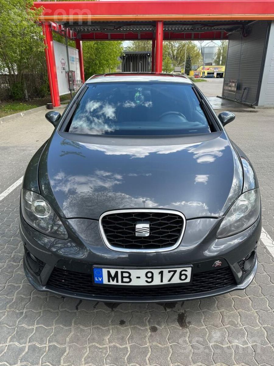 Pelēks SEAT Leon 2007 Jelgava, ar dzinēja tilpumu 2.00 L un nobraukumu 298 tūkst. km par 2500 €, foto 1 vietnē AUTOMOTO.COM.LV