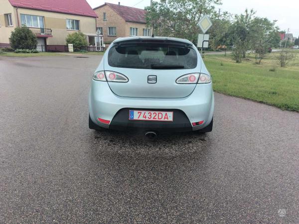 Pelēks SEAT Leon 2007 Radviliškis, ar dzinēja tilpumu 1.98 L un nobraukumu 271 tūkst. km par 5500 €, foto 4 vietnē AUTOMOTO.COM.LV
