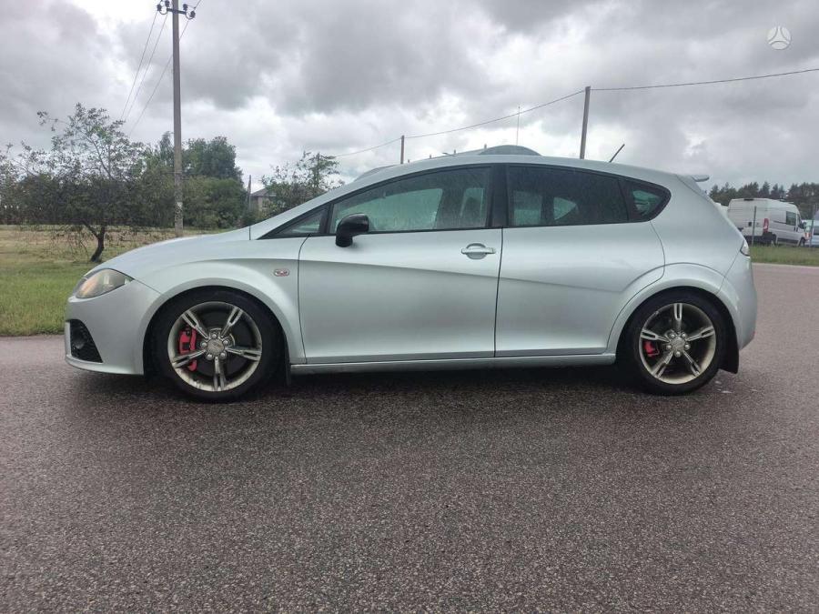 Pelēks SEAT Leon 2007 Radviliškis, ar dzinēja tilpumu 1.98 L un nobraukumu 271 tūkst. km par 5500 €, foto 1 vietnē AUTOMOTO.COM.LV