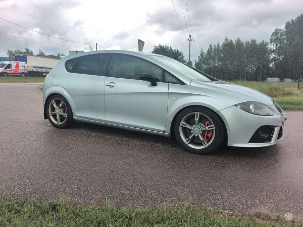 Grey SEAT Leon 2007 in Radviliskis, with an engine capacity of 1.98 L and mileage of 271 thousand km for 5500 €, photo 3 on AUTOMOTO.COM.LV