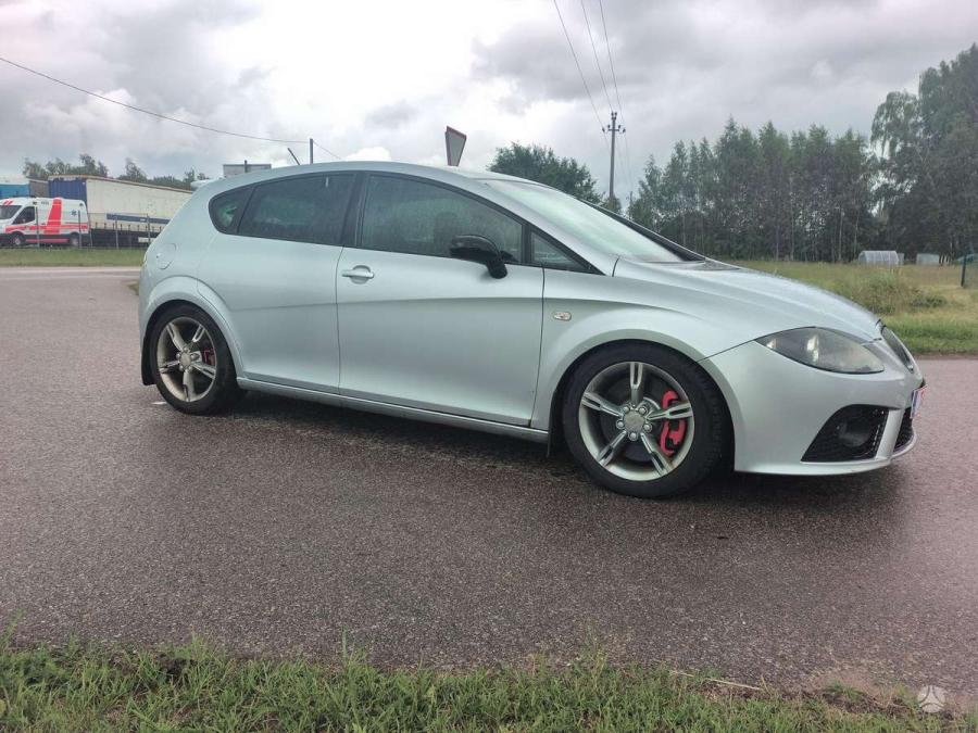 Pelēks SEAT Leon 2007 Radviliškis, ar dzinēja tilpumu 1.98 L un nobraukumu 271 tūkst. km par 5500 €, foto 4 vietnē AUTOMOTO.COM.LV