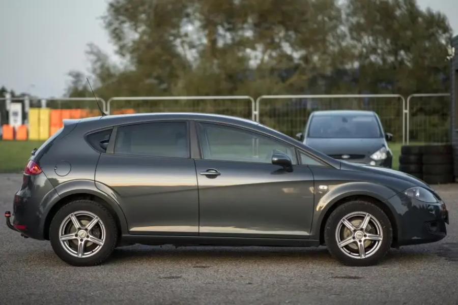 Pelēks SEAT Leon 2007 Liepāja, ar dzinēja tilpumu 1.90 L un nobraukumu 200 tūkst. km par 4200 €, foto 6 vietnē AUTOMOTO.COM.LV