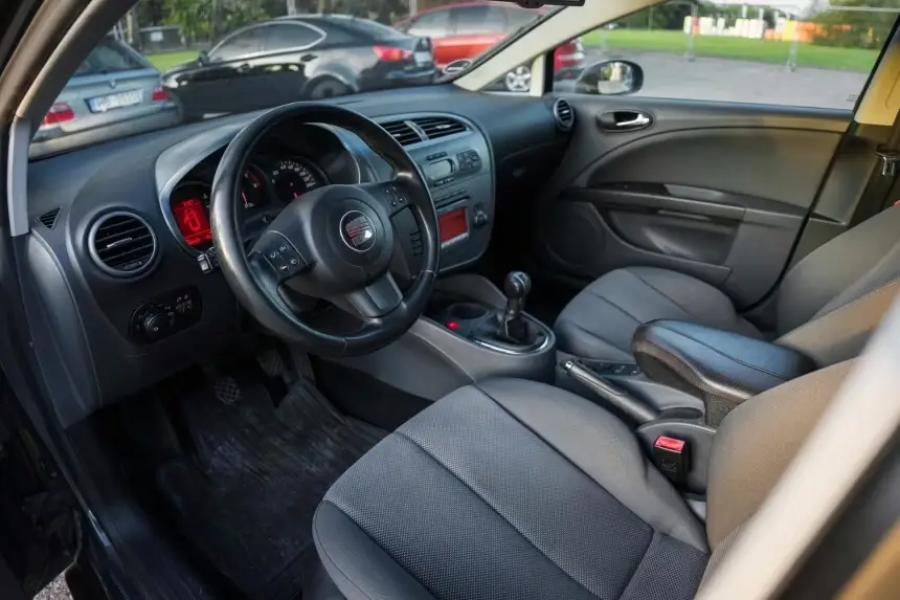 Pelēks SEAT Leon 2007 Liepāja, ar dzinēja tilpumu 1.90 L un nobraukumu 200 tūkst. km par 4200 €, foto 12 vietnē AUTOMOTO.COM.LV