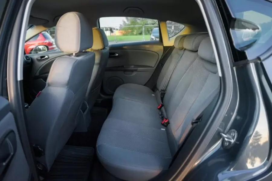 Pelēks SEAT Leon 2007 Liepāja, ar dzinēja tilpumu 1.90 L un nobraukumu 200 tūkst. km par 4200 €, foto 13 vietnē AUTOMOTO.COM.LV