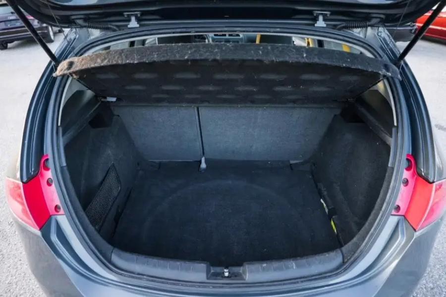Pelēks SEAT Leon 2007 Liepāja, ar dzinēja tilpumu 1.90 L un nobraukumu 200 tūkst. km par 4200 €, foto 14 vietnē AUTOMOTO.COM.LV