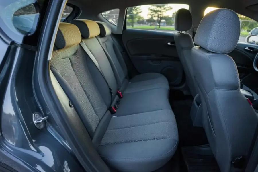 Pelēks SEAT Leon 2007 Liepāja, ar dzinēja tilpumu 1.90 L un nobraukumu 200 tūkst. km par 4200 €, foto 15 vietnē AUTOMOTO.COM.LV