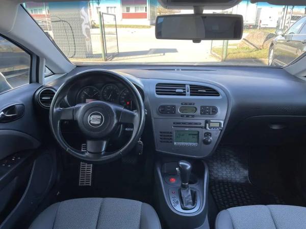 Grey SEAT Leon 2007 in Talsi, with an engine capacity of 2.00 L and mileage of 341 thousand km for 2200 €, photo 6 on AUTOMOTO.COM.LV
