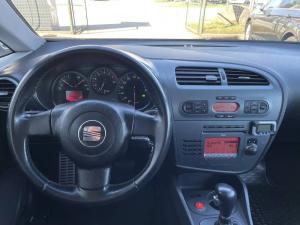 Pelēks SEAT Leon 2007 Talsi, ar dzinēja tilpumu 2.00 L un nobraukumu 341 tūkst. km par 2200 €, foto 18 vietnē AUTOMOTO.COM.LV