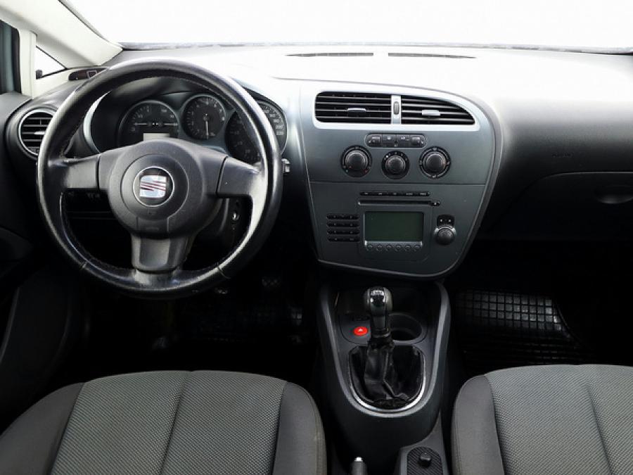 Grey SEAT Leon 2007 in Tallinn, with an engine capacity of 1.60 L and mileage of 212 thousand km for 1199 €, photo 6 on AUTOMOTO.COM.LV