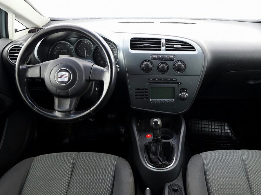 Grey SEAT Leon 2007 in Tallinn, with an engine capacity of 1.60 L and mileage of 212 thousand km for 1199 €, photo 13 on AUTOMOTO.COM.LV