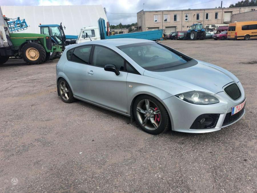 Grey SEAT Leon 2007 in Radviliskis, with an engine capacity of 1.98 L and mileage of 270 thousand km for 5000 €, photo 1 on AUTOMOTO.COM.LV