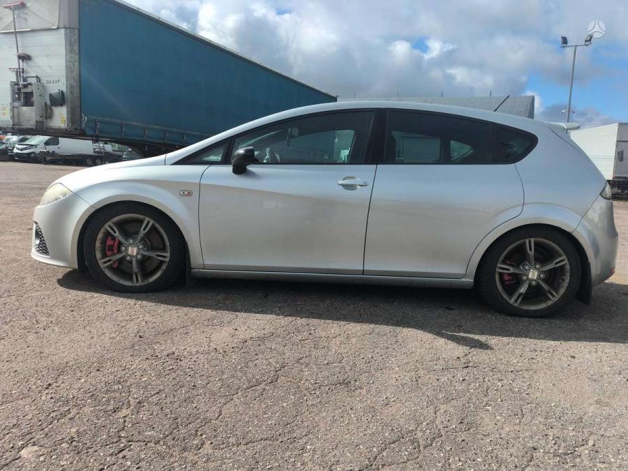 Grey SEAT Leon 2007 in Radviliskis, with an engine capacity of 1.98 L and mileage of 270 thousand km for 5000 €, photo 8 on AUTOMOTO.COM.LV