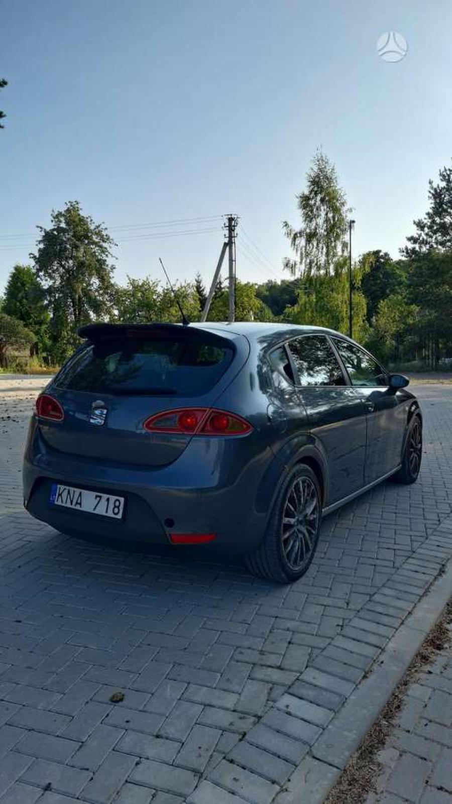 Grey SEAT Leon 2007 in Kaunas, with an engine capacity of 1.97 L and mileage of 463 thousand km for 1000 €, photo 1 on AUTOMOTO.COM.LV