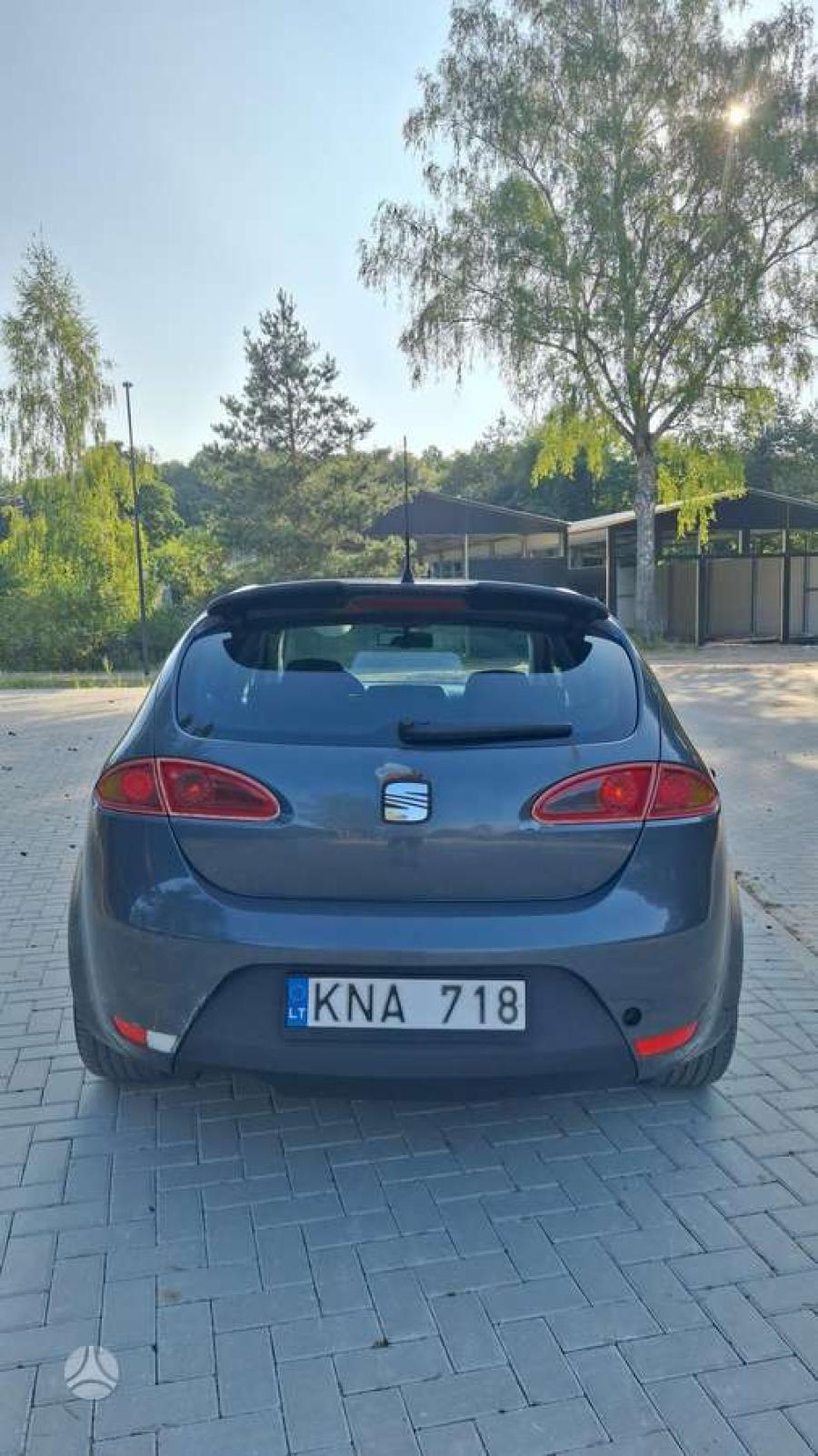 Grey SEAT Leon 2007 in Kaunas, with an engine capacity of 1.97 L and mileage of 463 thousand km for 1000 €, photo 3 on AUTOMOTO.COM.LV