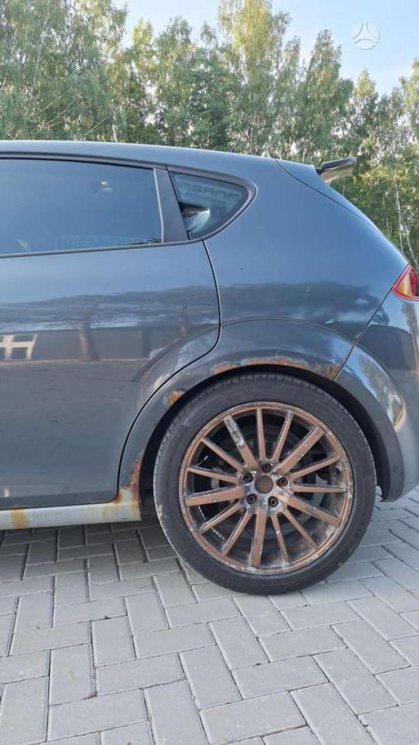 Pelēks SEAT Leon 2007 Kauņa, ar dzinēja tilpumu 1.97 L un nobraukumu 463 tūkst. km par 1000 €, foto 7 vietnē AUTOMOTO.COM.LV