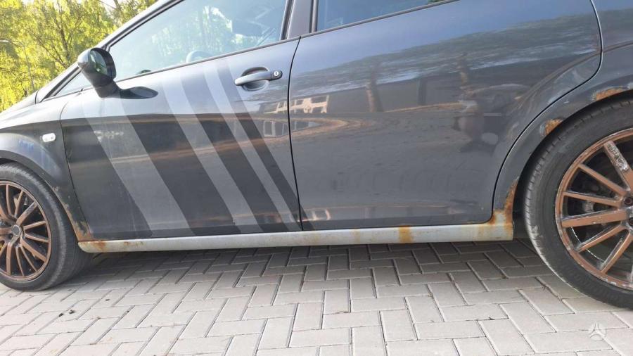 Grey SEAT Leon 2007 in Kaunas, with an engine capacity of 1.97 L and mileage of 463 thousand km for 1000 €, photo 9 on AUTOMOTO.COM.LV