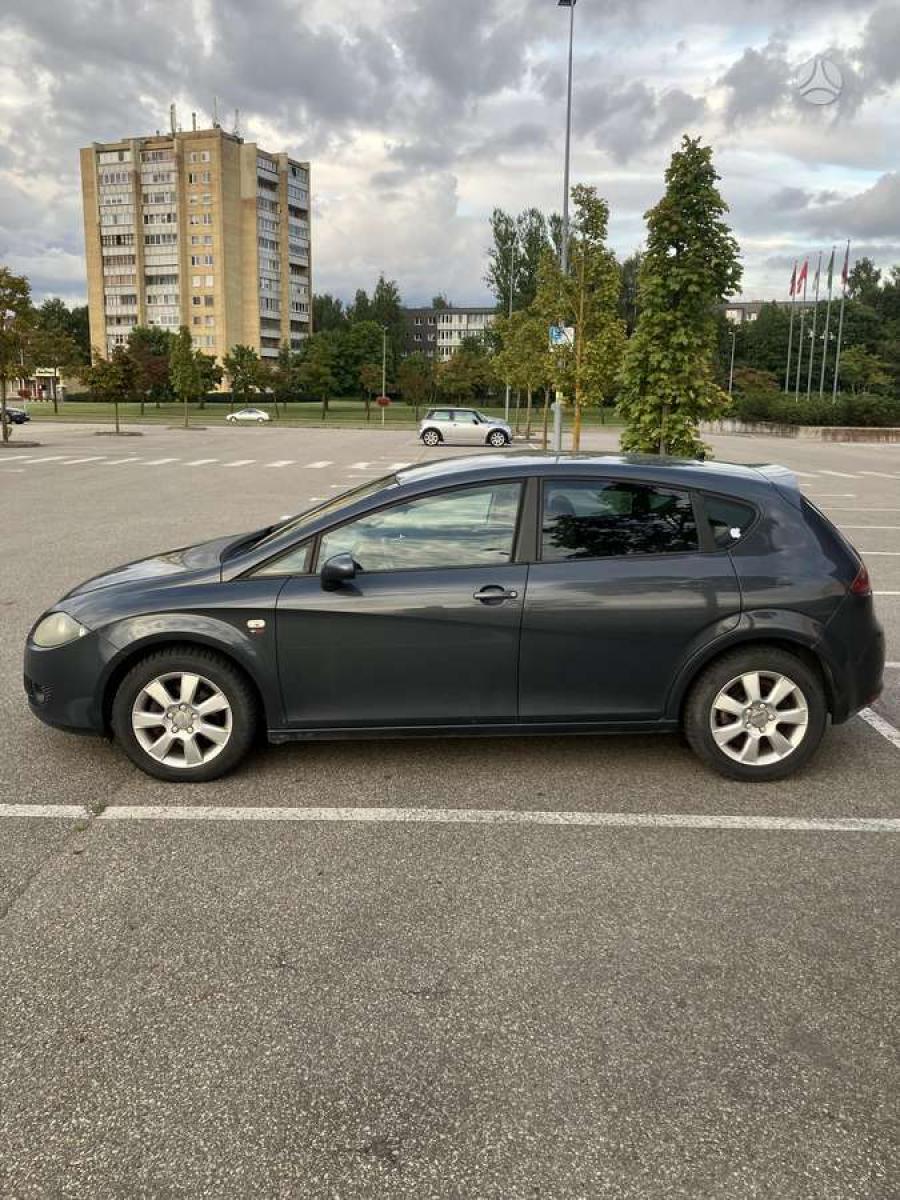 Grey SEAT Leon 2007 in Panevezys, with an engine capacity of 1.97 L and mileage of 342 thousand km for 2300 €, photo 3 on AUTOMOTO.COM.LV