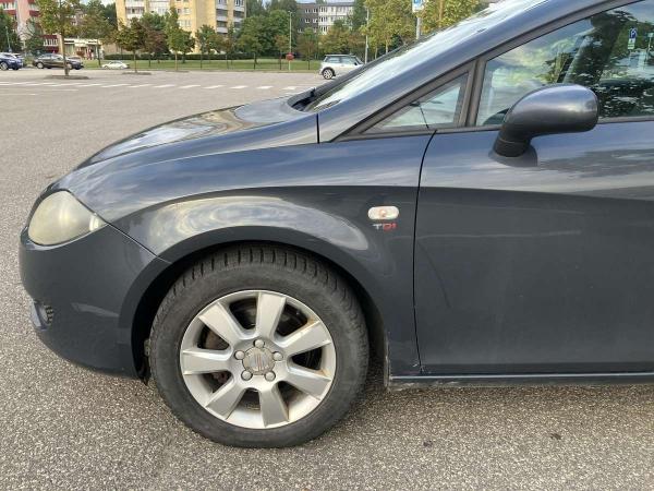 Pelēks SEAT Leon 2007 Panevēža, ar dzinēja tilpumu 1.97 L un nobraukumu 342 tūkst. km par 2300 €, foto 4 vietnē AUTOMOTO.COM.LV