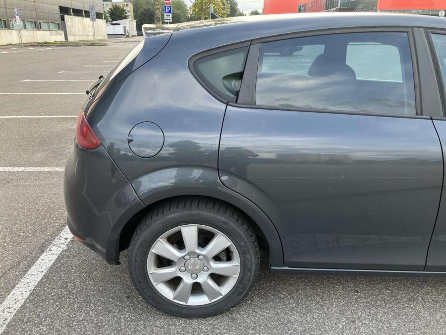 Grey SEAT Leon 2007 in Panevezys, with an engine capacity of 1.97 L and mileage of 342 thousand km for 2300 €, photo 9 on AUTOMOTO.COM.LV