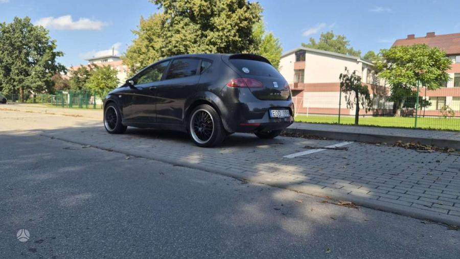 Pelēks SEAT Leon 2007 Panevēža, ar dzinēja tilpumu 1.90 L un nobraukumu 230 tūkst. km par 850 €, foto 1 vietnē AUTOMOTO.COM.LV
