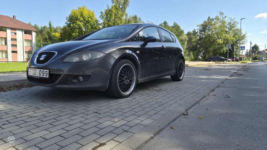 Pelēks SEAT Leon 2007 Panevēža, ar dzinēja tilpumu 1.90 L un nobraukumu 230 tūkst. km par 850 €, foto 4 vietnē AUTOMOTO.COM.LV