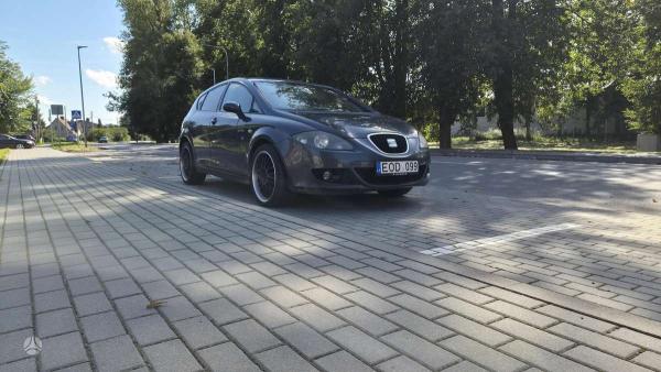 Pelēks SEAT Leon 2007 Panevēža, ar dzinēja tilpumu 1.90 L un nobraukumu 230 tūkst. km par 850 €, foto 5 vietnē AUTOMOTO.COM.LV