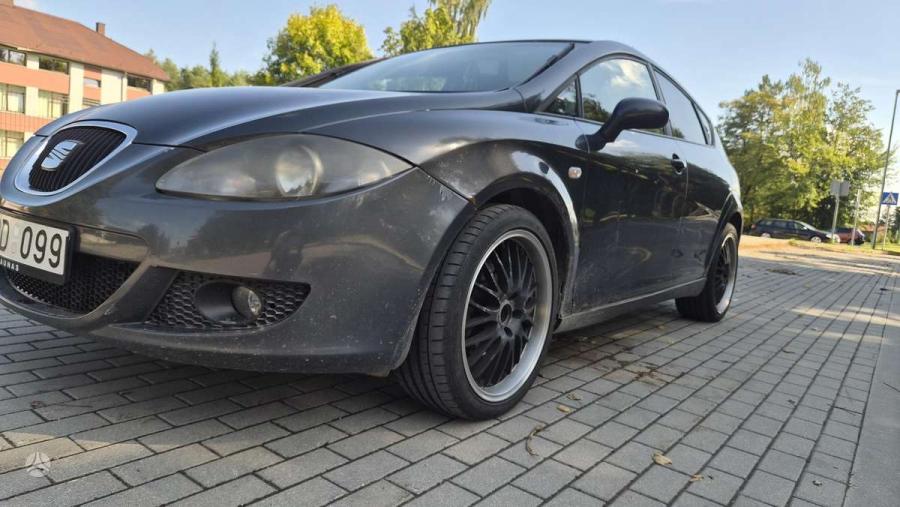 Pelēks SEAT Leon 2007 Panevēža, ar dzinēja tilpumu 1.90 L un nobraukumu 230 tūkst. km par 850 €, foto 8 vietnē AUTOMOTO.COM.LV