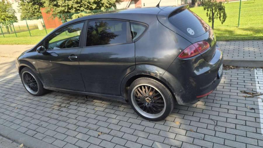 Pelēks SEAT Leon 2007 Panevēža, ar dzinēja tilpumu 1.90 L un nobraukumu 230 tūkst. km par 850 €, foto 9 vietnē AUTOMOTO.COM.LV
