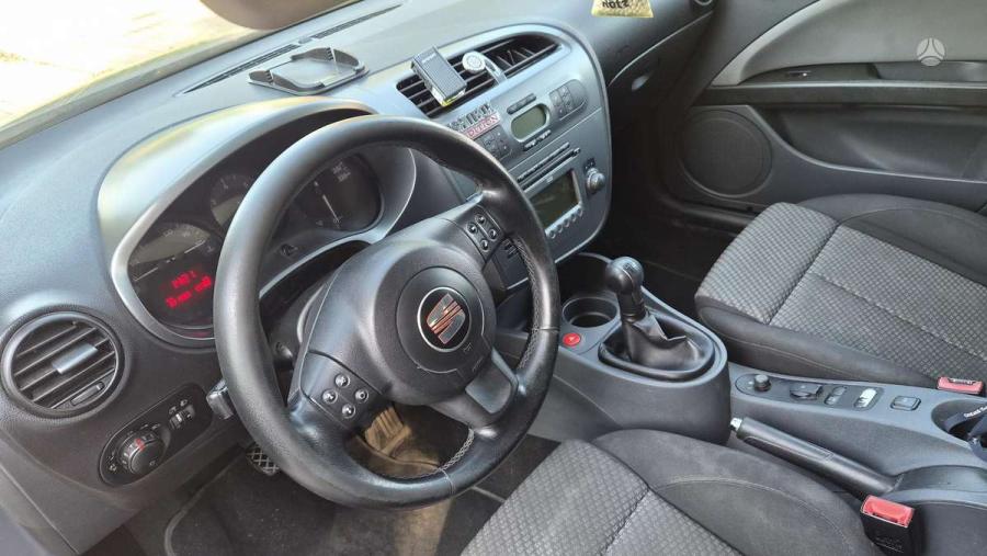 Pelēks SEAT Leon 2007 Panevēža, ar dzinēja tilpumu 1.90 L un nobraukumu 230 tūkst. km par 850 €, foto 12 vietnē AUTOMOTO.COM.LV