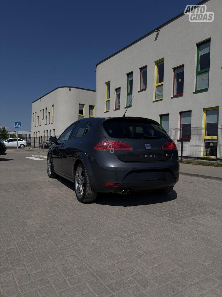 Grey SEAT Leon 2008 in Kaunas, with an engine capacity of 2.00 L and mileage of 290 thousand km for 3500 €, photo 6 on AUTOMOTO.COM.LV