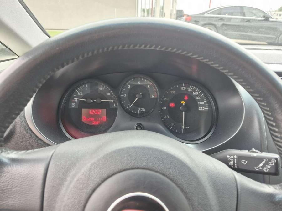 Grey SEAT Leon 2008 in Kaunas, with an engine capacity of 1.90 L and mileage of 263 thousand km for 1200 €, photo 7 on AUTOMOTO.COM.LV